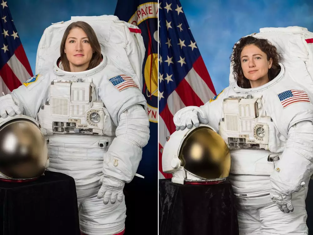 Tonton Spacewalk All-Female Pertama