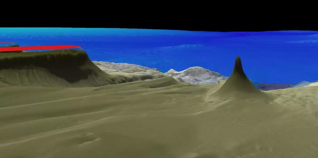 نقشه ای از بستر دریا. نقشه تولید شده توسط کامپیوتر، امواج شن و ماسه را در پیش زمینه با یک فلات بلند و صخره ای در سمت چپ نشان می دهد. در سمت راست صخره تازه کشف شده است. در پایین پهن و در بالا مخروطی است. تپه ها و صخره های زیر آب وجود دارد