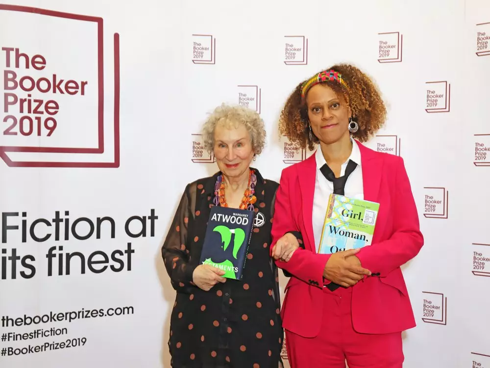 Margaret Atwood en Bernardine Evaristo winnen de Booker Prize 2019