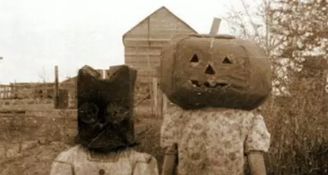 Pumpkinhead and cat(?), datum nepoznat