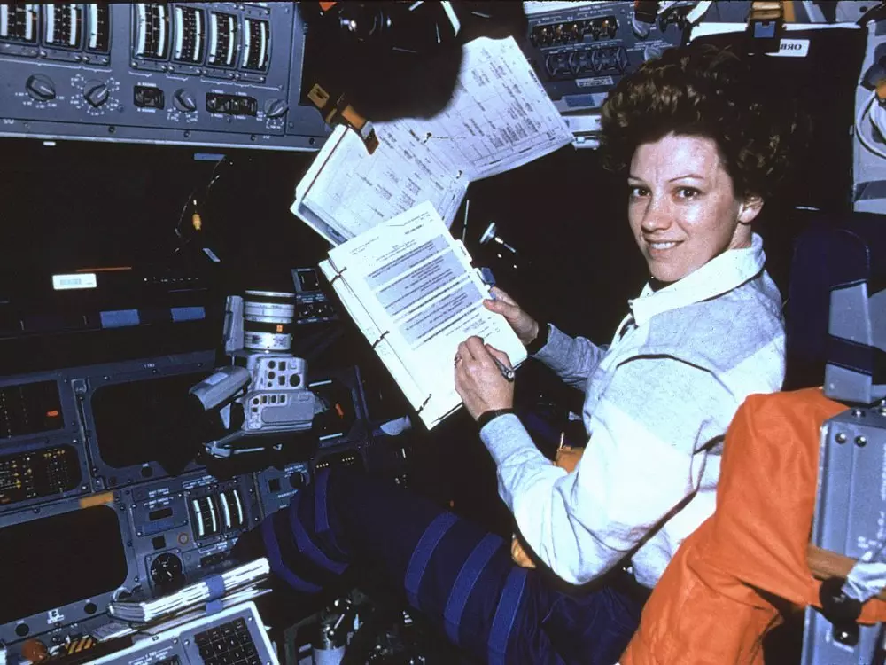 成為第一位駕駛和指揮航天飛機的女性是什麼感覺