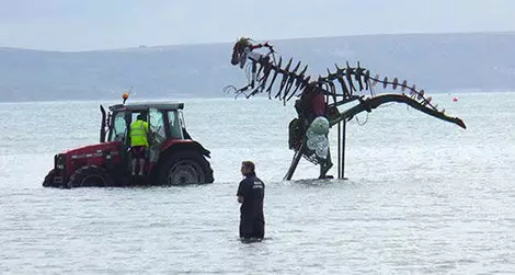 Dinosaurio de Dorset retirado bajo escolta policial
