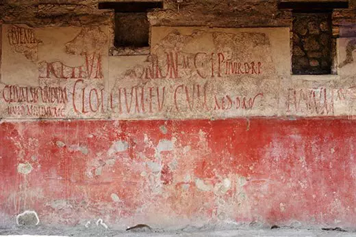 Pompeii च्या भिंतींवरचे लेखन वाचणे 14525_2