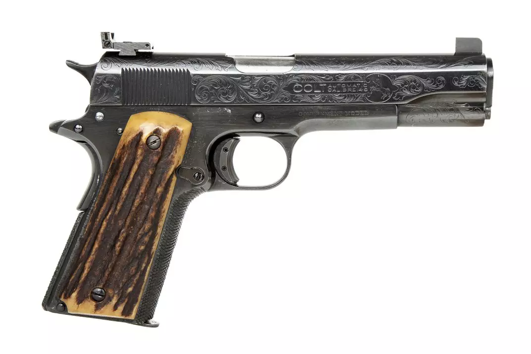 Caponeren Colt .45 pistola erdi-automatiko gogokoena