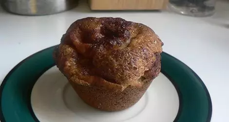 Een kaneel appel muffin