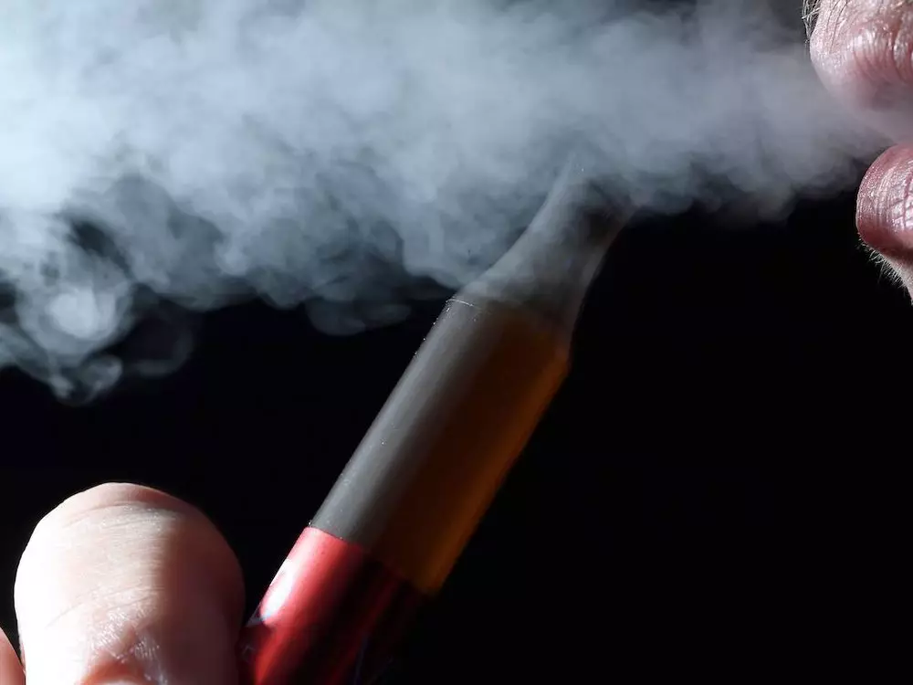 Nästan 2 000 kemikalier – några potentiellt skadliga – hittade i vaping-aerosoler