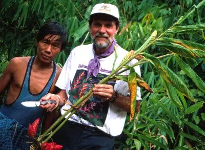 Smithsonian 식물학자는 미얀마 여행에 대한 회고록을 작성합니다.