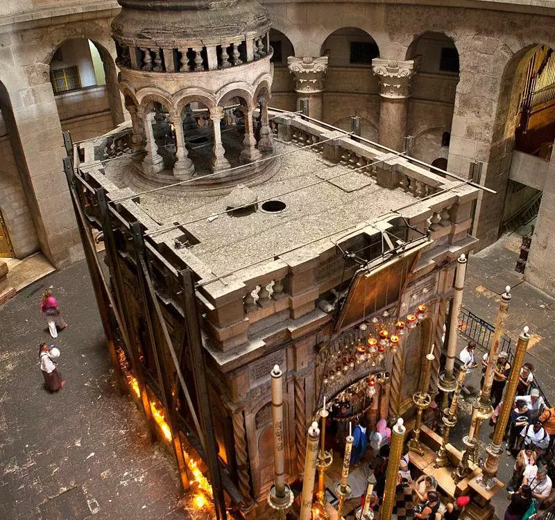 Стените на "гробницата на Исус" са изложени за първи път от векове