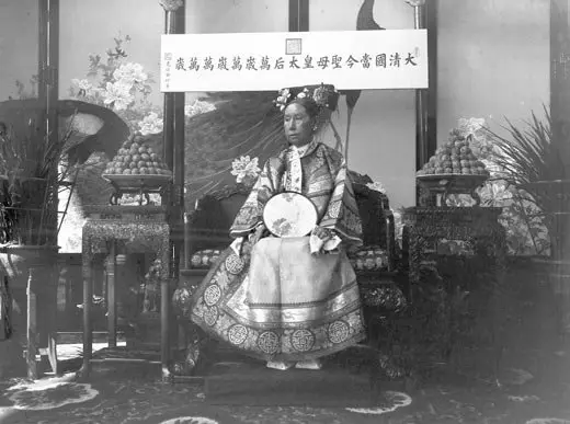 Cixi: Gruaja pas fronit 15225_10