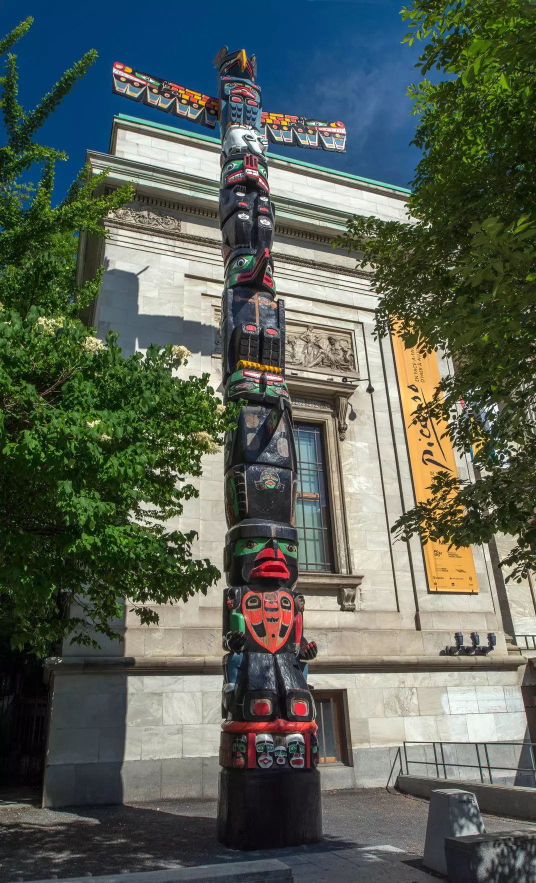 ໂຈນກັບຄືນມືທີ່ຖືກລັກຈາກ Montreal Totem Pole, ດ້ວຍບັນທຶກການຂໍອະໄພ 15516_2