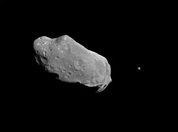 Cá As Ar Tháinig an Focal Asteroid i ndáiríre?