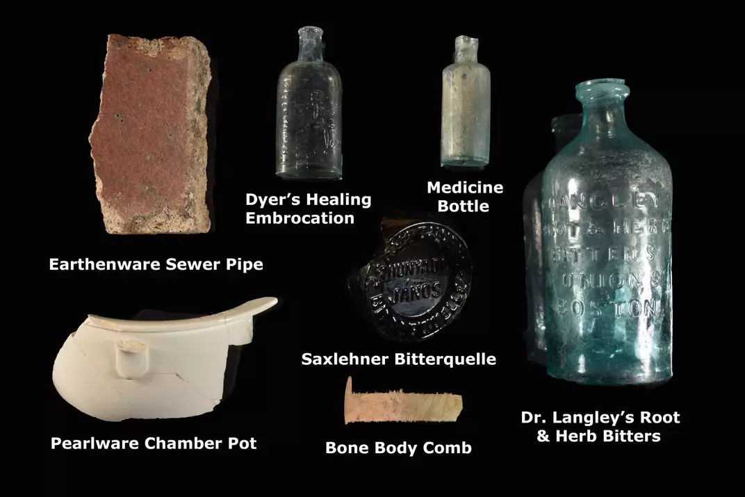 Разнообразни артефакти, открити по време на разкопки в квартал Snowtown