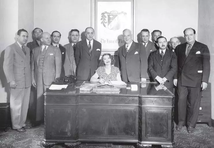 Tillie Lewis và các nhà môi giới năm 1945