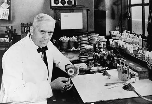 Pictură cu penicilină: arta germenilor lui Alexander Fleming 15811_4