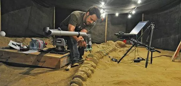 Pekerjaan paleontologi yang melibatkan pemindaian 3D