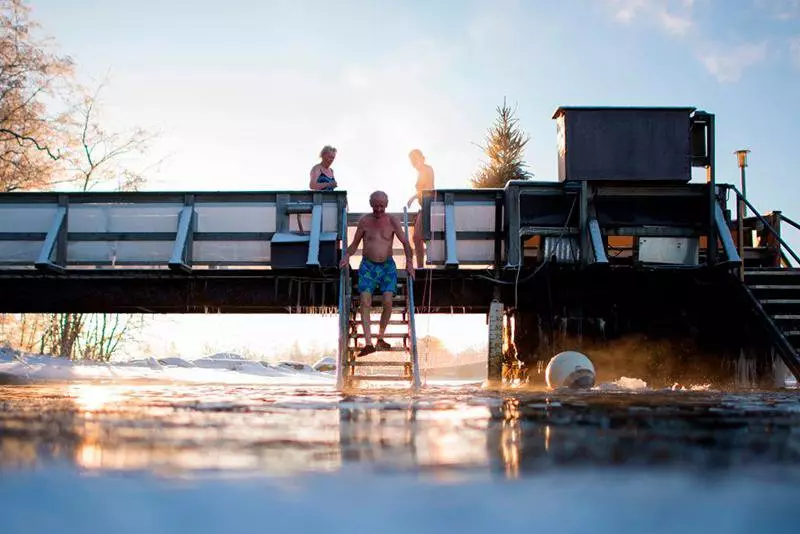 issvømming i sauna i finland-main.jpg