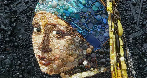 Este artista recria grandes obras de arte usando bijuterias de plástico