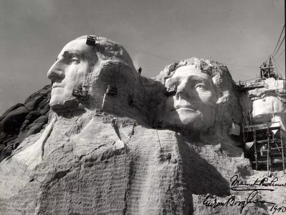 חוקרים בילו שנה בבדיקת האנדרטאות של אמריקה. הנה מה שהם למדו