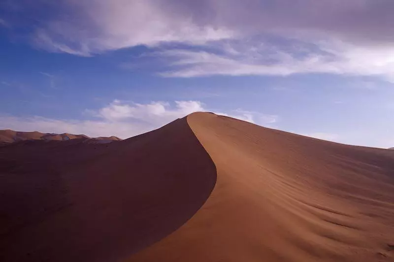 Dune дуулж байна