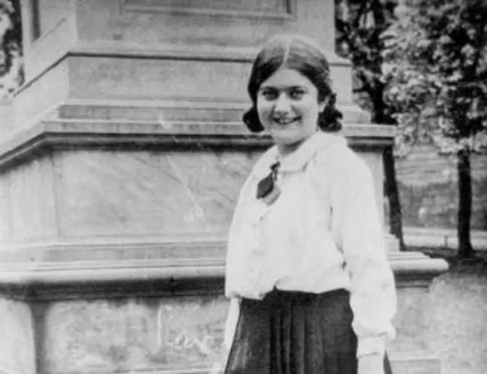 رينيا شبيجل في برزيميسل حوالي عام 1930