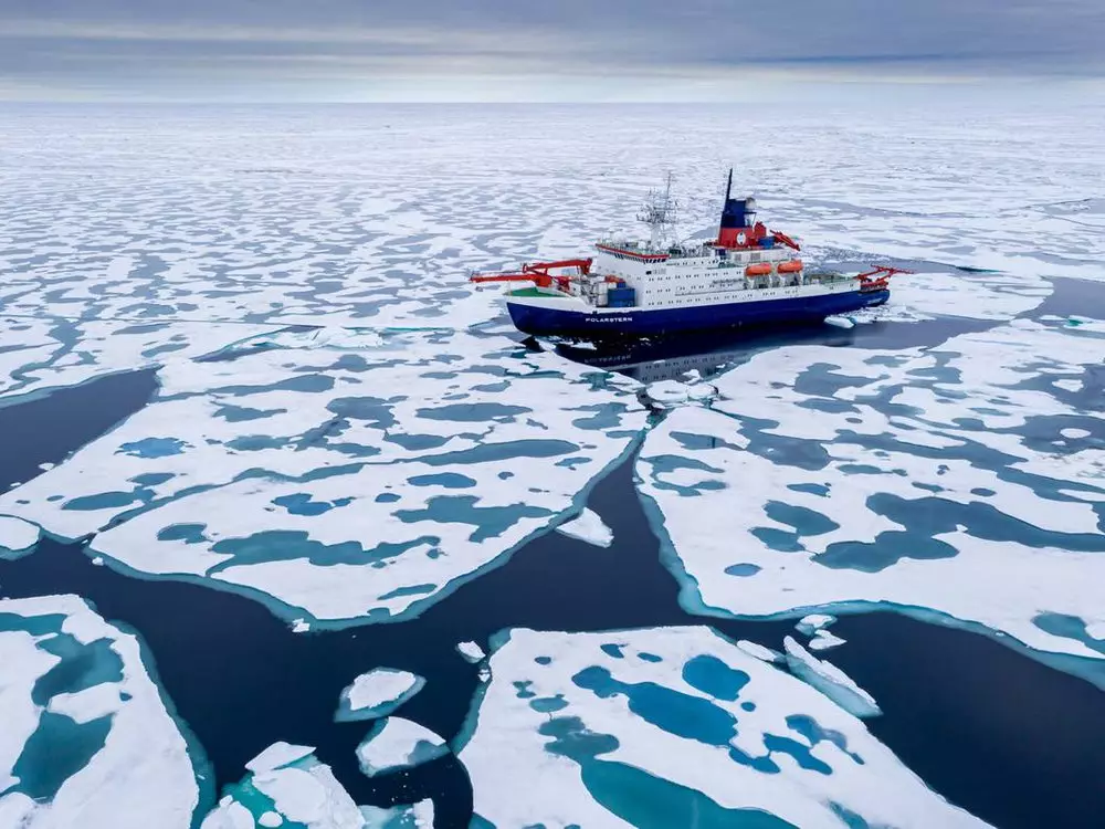 北极星研究船在北冰洋
