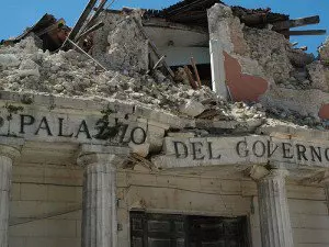 Italaj Sciencistoj Eble Alfrontas Teston por Ne Antaŭdirado de 2009 Tertremo