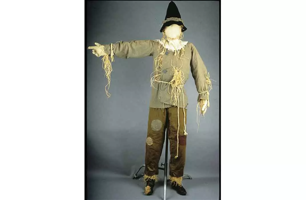 Ο Smithsonian θα τεντωθεί για να σώσει και το κοστούμι του Scarecrow 16377_1