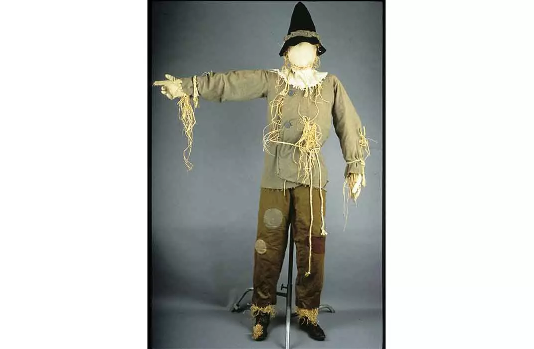 Smithsonian Jiġġebbed biex Isalva l-Kostum ta’ Scarecrow, Wisq 16377_1