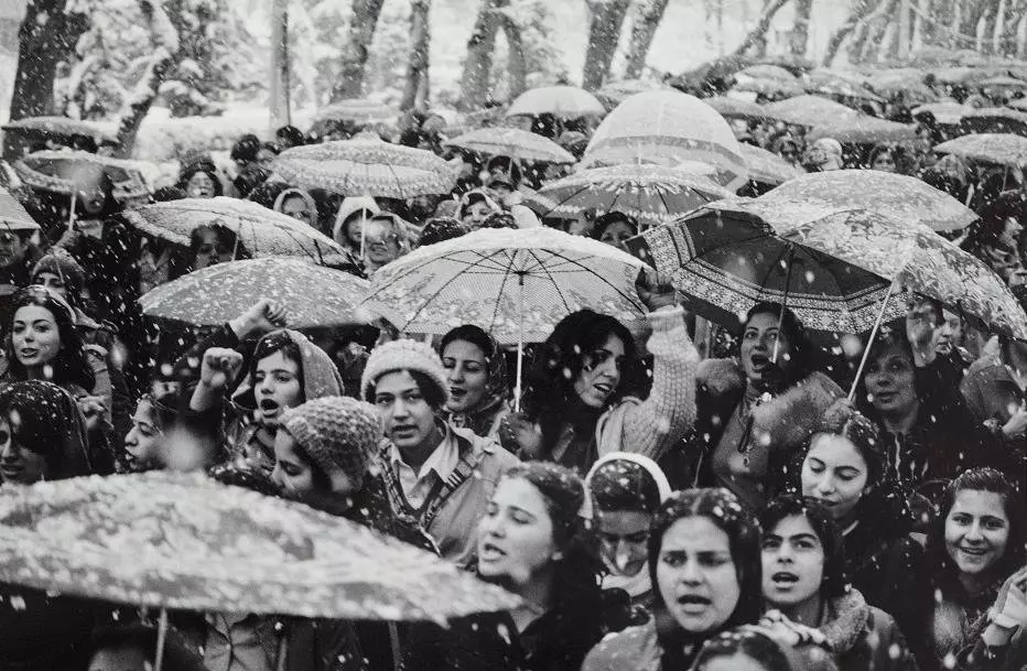 İran'a ve Karmaşıklıklarına Görsel Sanatçıların Gözünden Bakmak