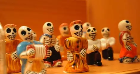 Tosaigh ag ceiliúradh Día de los Muertos go luath le gníomhaíochtaí ag an Smithsonian.