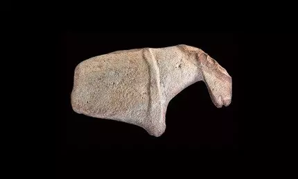 Bir atın parçası, muhtemelen MÖ 7000