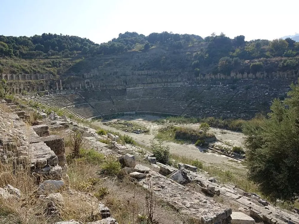 Влезната порта на грчкиот храм на Зевс откопана во Турција