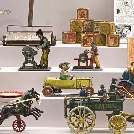 Радостите на играчките, изложени в американската история