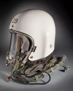 helm pesawat Gary Powers