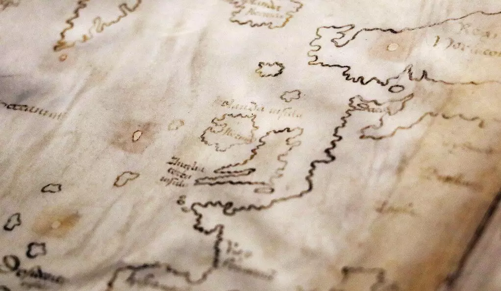 Close-up saib ntawm Vinland Map