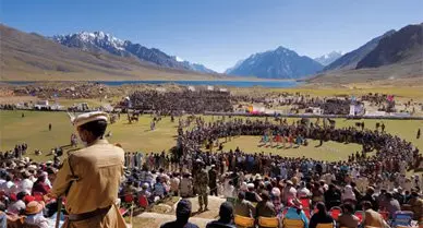 Shandur Pass se transformă în cele mai înalte terenuri de polo din lume