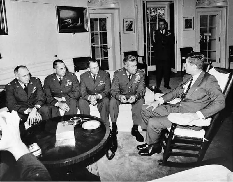 JFK Ilitengeneza Baridi ili Kurudi Washington Wakati wa Mgogoro wa Kombora la Cuba