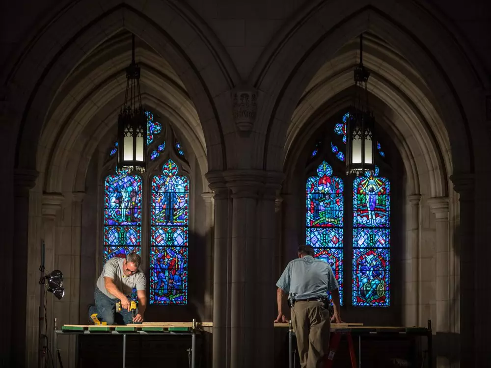 Nationale Kathedrale ersetzt Buntglas im Konföderierten-Stil durch Kunst, die der Rassengerechtigkeit gewidmet ist