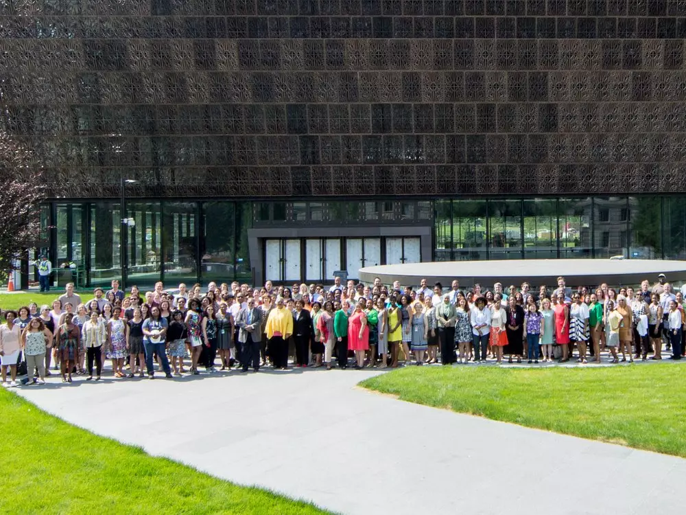 Como Lonnie Bunch construíu un equipo de soños do museo