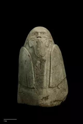 אילו סודות טומן בחובו אבן מגולפת בת 1,800 שנה?