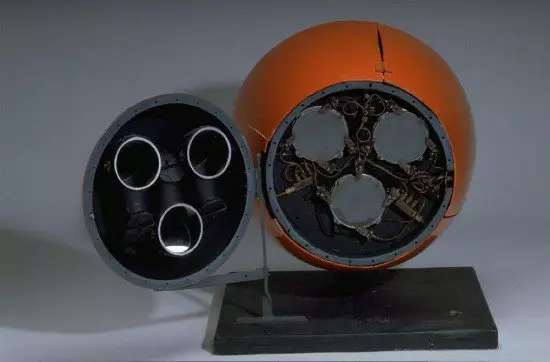 B.F. Skinner's Pigeon-Guided Missile မှ Nose Cone ကို ပြသထားသည်။