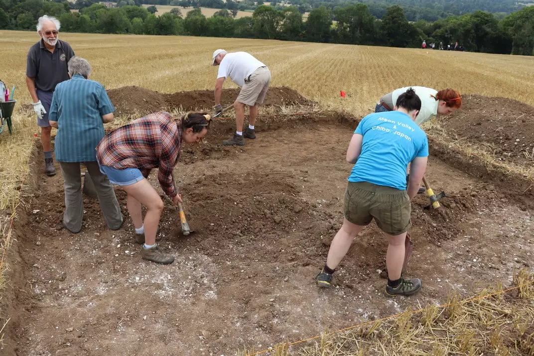 Newly Unearthed Warrior's Grave Poised to Redraw Map of Anglo-Saxon England 17446_3