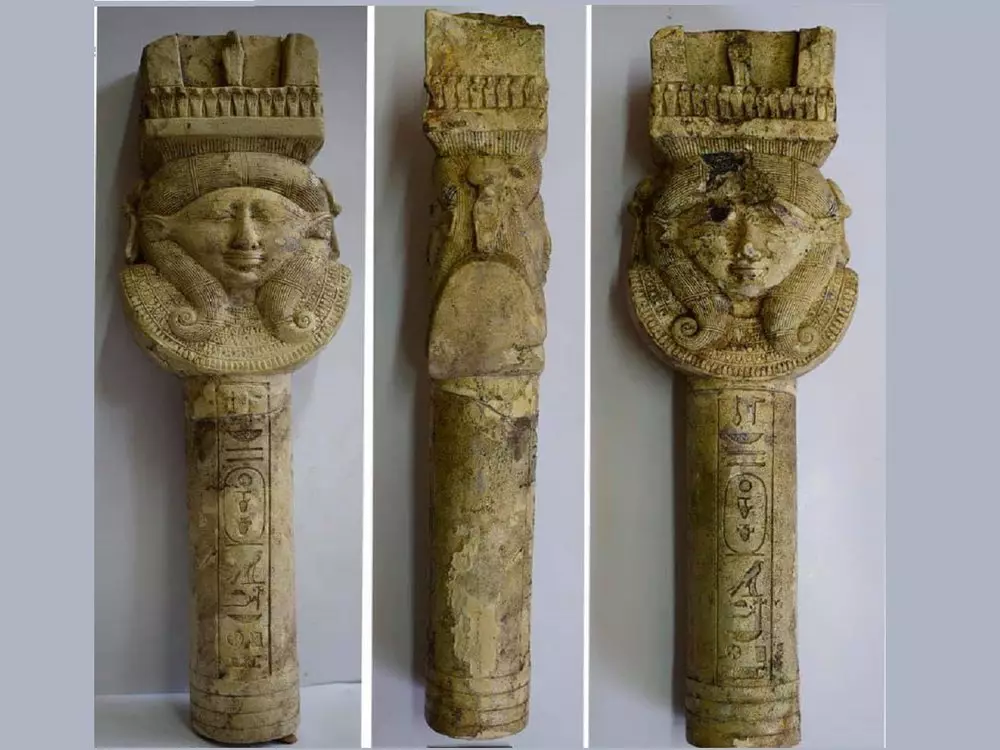 shtyllë që përshkruan perëndeshën Hathor