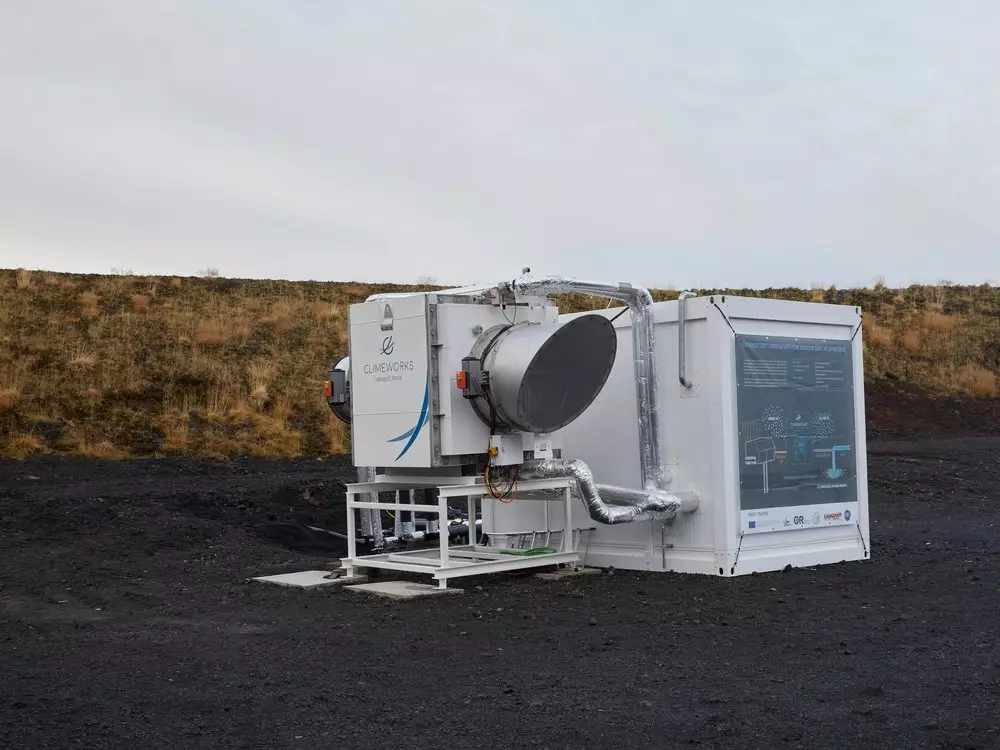 "Isuri negatiboen" lehen planta ireki dute Islandian, atmosferako CO2 harri bihurtuz