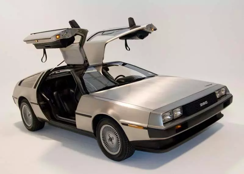 John Z. DeLorean Berpikir Dia Mendesain Mobil Masa Depan