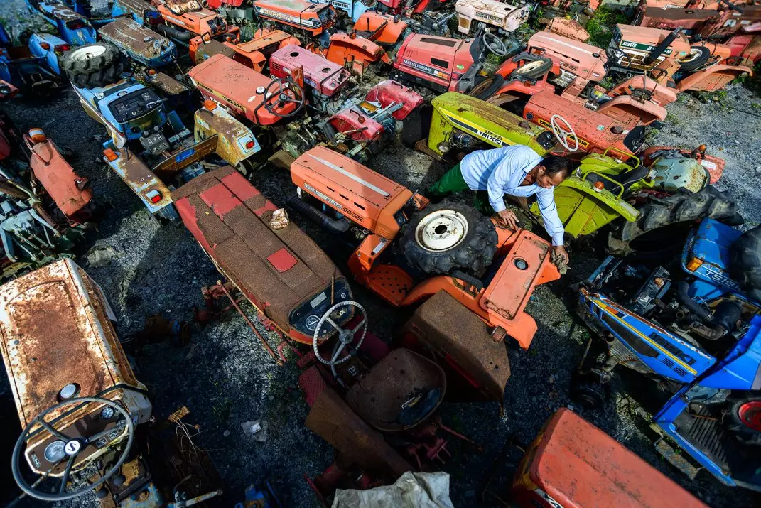 Desde pelar cocos hasta reciclar llantas, esta fotógrafa captura Vietnam en acción 17645_14