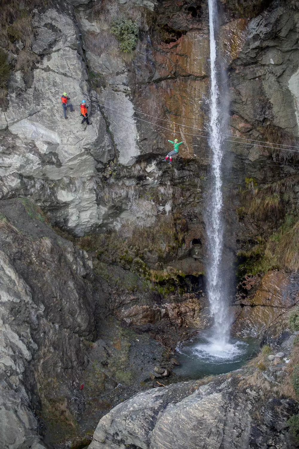 Suba uma escada de 2.500 degraus nas imponentes Cataratas Gêmeas da Nova Zelândia 17676_3