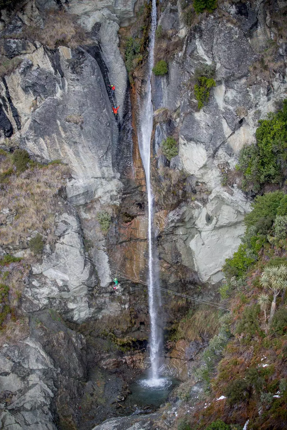 Menek Tangga 2.500-Rung munggah ing New Zealand's Towering Twin Falls 17676_6