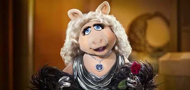 around-the-mall-muppets-miss-piggy-hope-diamond-631.jpg