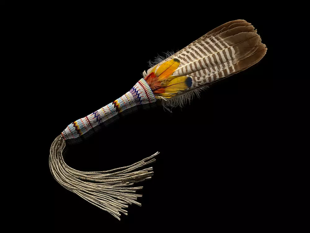Niuam (Comanche) peyote fanatı, təxminən. 1890. Oklahoma. 22/9197 (Ernest Amoroso, Amerika Hindistanının Milli Muzeyi, Smithsonian)